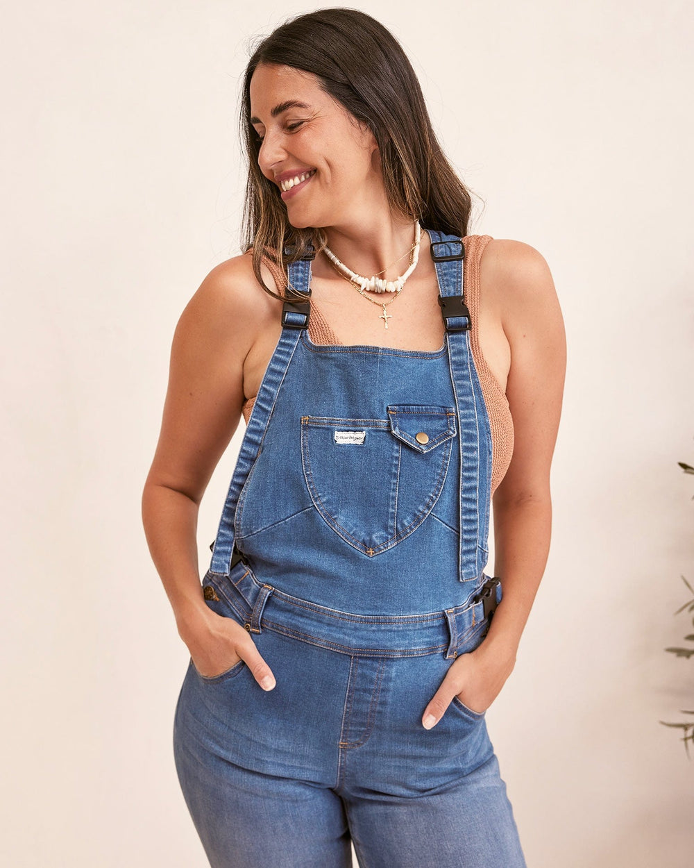 THE ULTIMATE BABYWEARING OVERALLS from PREGNANCY to PARENTING – the mumsie