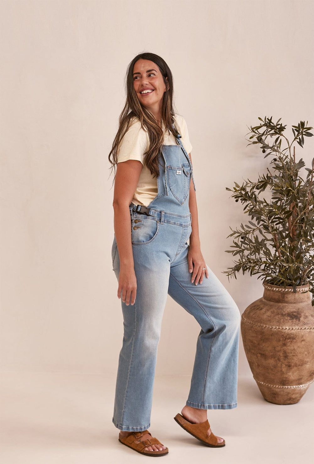 THE ULTIMATE BABYWEARING OVERALLS from PREGNANCY to PARENTING – the mumsie