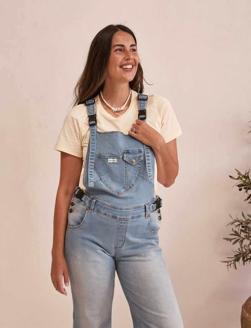 THE ULTIMATE BABYWEARING OVERALLS from PREGNANCY to PARENTING – the mumsie